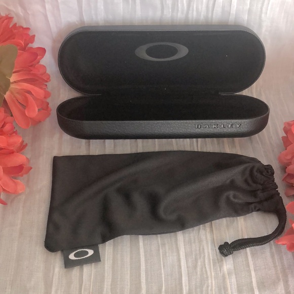 Oakley | Accessories | Oakley Black Leather Eyeglasses Sunglasses Case Snap Close Wsoft Carry ...